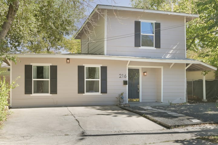 Perfect Near Downtown Location! - San Antonio, TX