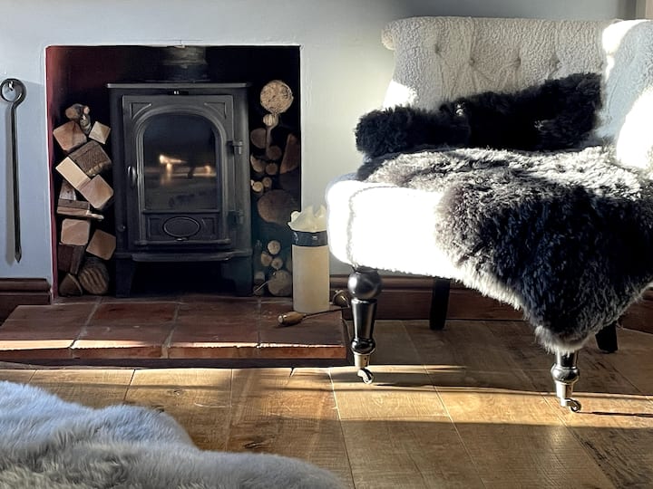 Cottage In Prime Location, South Facing Garden - Louth