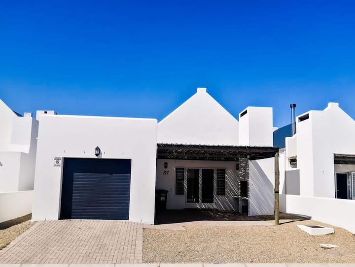 Walk To Beach , Braai Load-shedding Free,cozy Stay - Saint Helena Bay