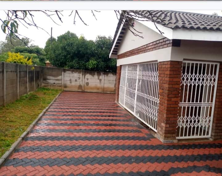 Harare New Holiday Home *Borehole, Solar, Wfi* - Harare