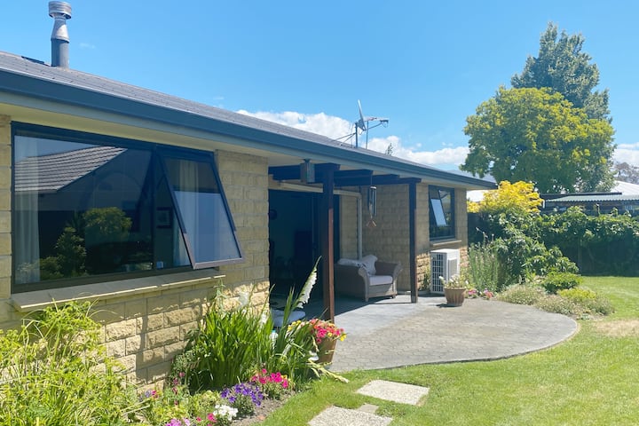 Alexandra Guesthouse - 알렉산드라