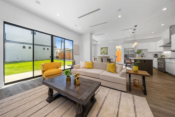 5br/5.5ba Gorgeous Melrose Villa With Parking - Hollywood, CA