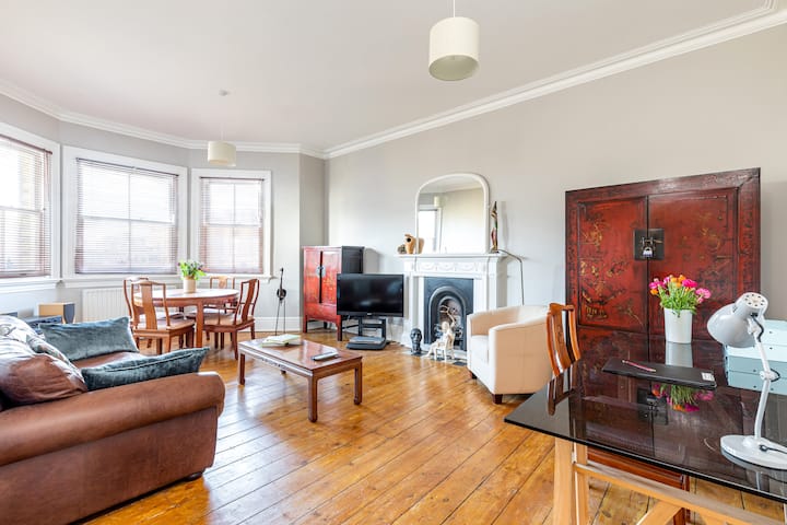 Spacious Central Hove Beach Flat - Brighton