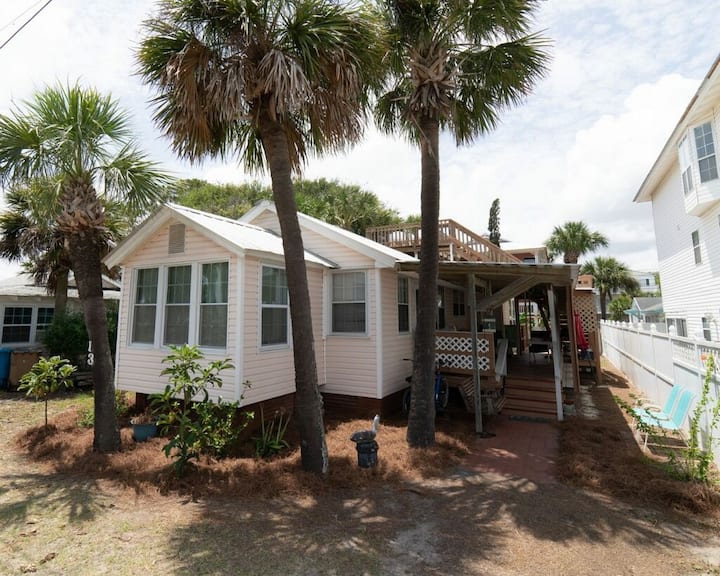 Historic 1940s Beach Cottage, 2nd Row Oceanfront - Tybee Island, GA