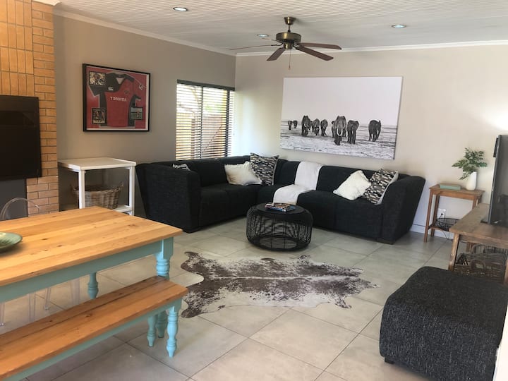 Entertainer’s Dream In Strand. - Somerset West
