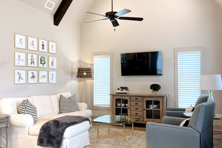 5 Star-rated Auburn Smart Home 
1.4 Miles To Au - Auburn, AL