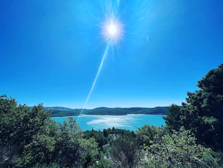 Maison Atypique Avec Piscine Chauffée. - Riez
