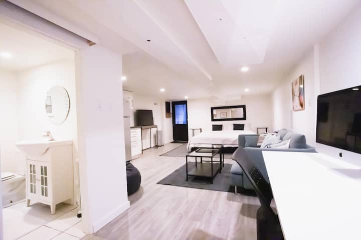 Junction Suite - Toronto