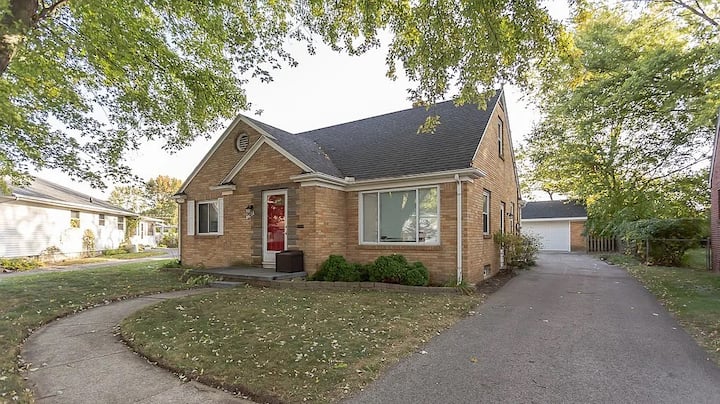 Spacious House In A Cul-de-sac. Centrally Located - Toledo, OH