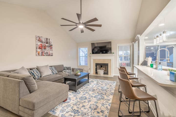 Sweet Peach 4 Br 3 Ba W/ Bonus Room & Screened Por - Duluth, GA
