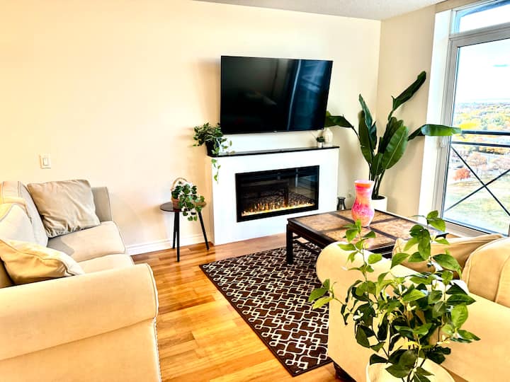 Spacious 3 Bedroom 2 Bath Condo With Free Parking! - Mississauga