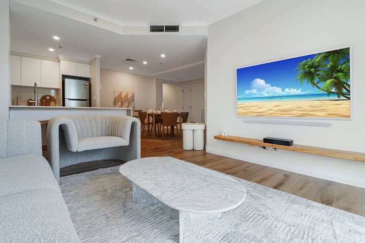 Exquisitely Furnished Apartment - North Sydney