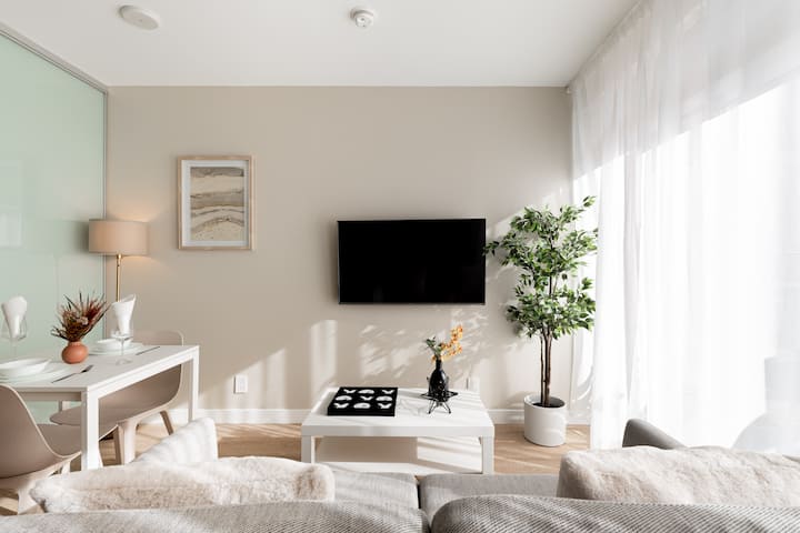 Airy Japandi, Modern, Ac, Parking, Netflix - Vancouver