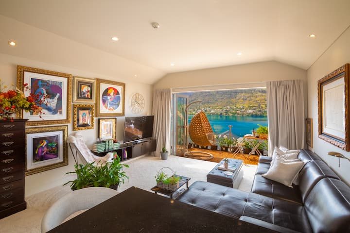 Lakefront, Mountain Views, Stylish Unit - Queenstown, New Zealand