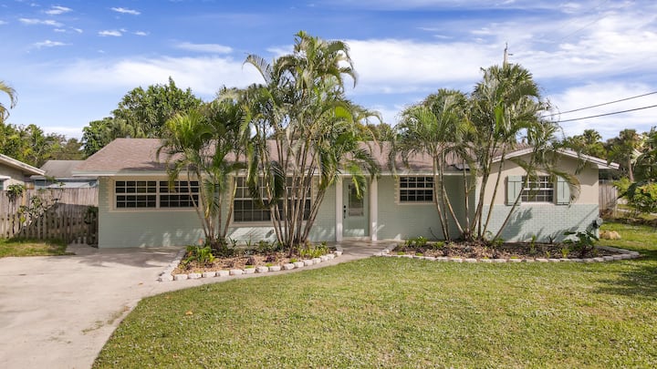 Tropical Lush Escape - Jupiter, FL