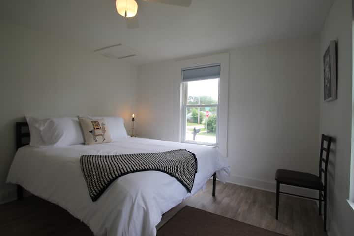 Quiet 1 Bed 10 Min To Downtown - Muncie, IN