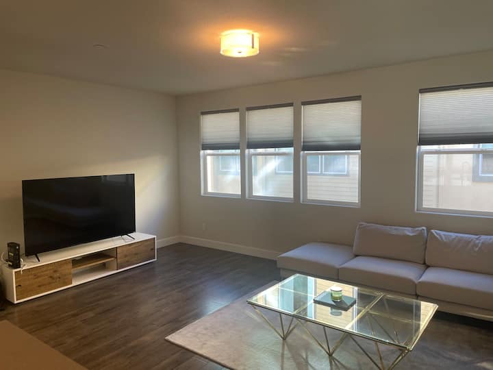 Spacious 4br/3ba Dublin Townhome - San Ramon, CA