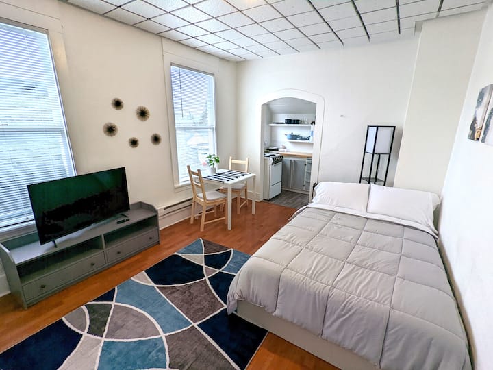 Modern Room W/ Full Private Kitchen - Everett, WA