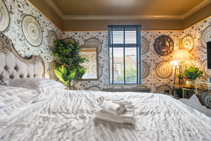Luxury Versace Sleeps 10 Hottub Cinema Games Room - Ilford