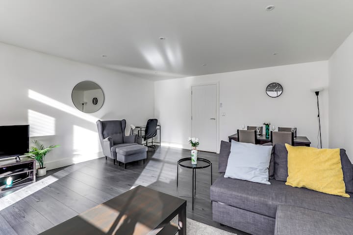 Exceptionally Spacious Central Canterbury Home - Canterbury