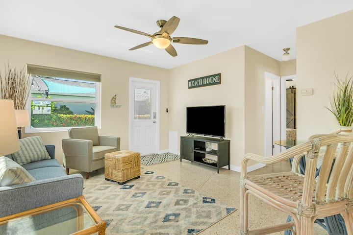 1 Minute Walk To Beach! Great Location. - Treasure Island, FL