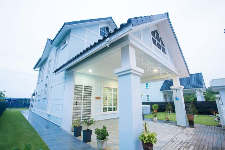 Children Friendly
Flexible Check-in Time - Jasin
