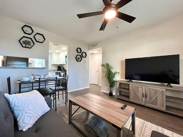 Zen Beach Retreat • King Bed - Madeira Beach, FL