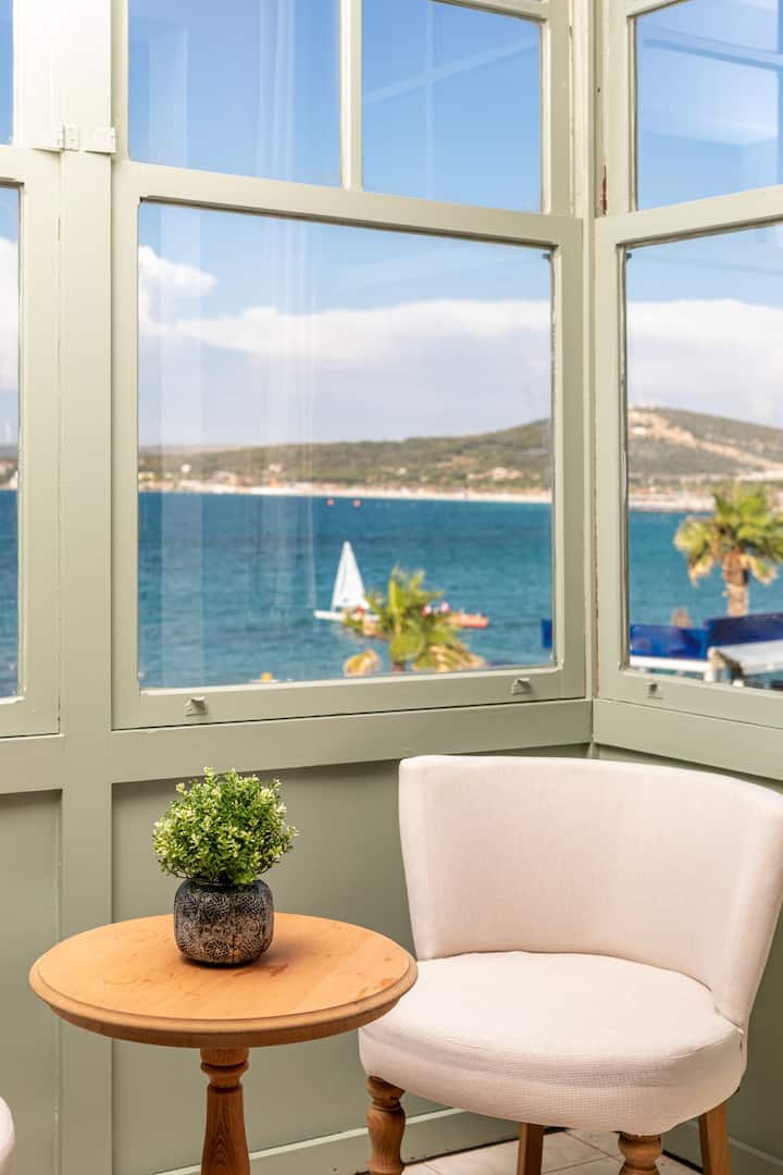 Cumbalı Deniz Manzaralı 1+1 Suit - Alaçatı