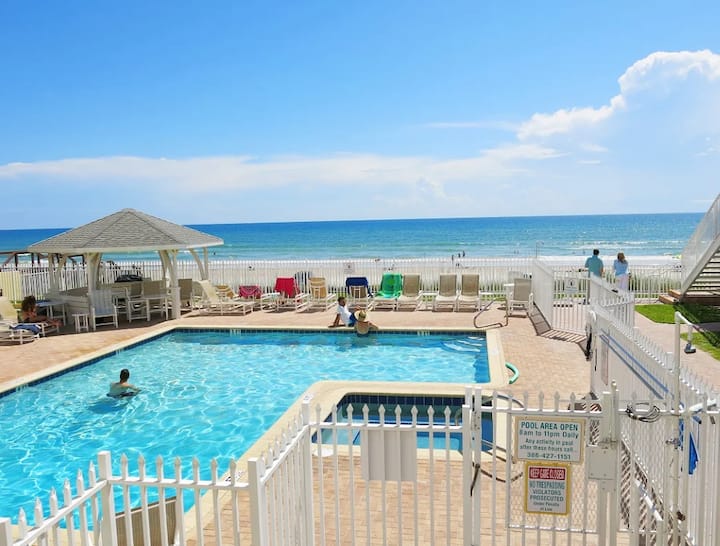 New Smyrna 2 Bedroom - Classic Florida Beach Fun! - New Smyrna Beach, FL