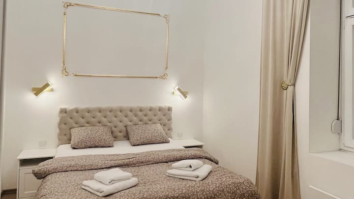 Teslas Crib With Peaceful Backyard - Belgrad