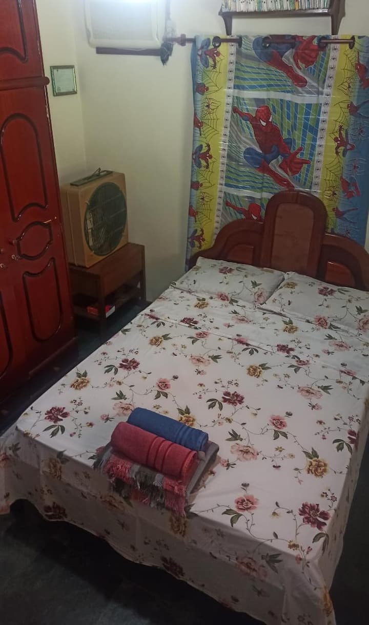 Quarto Amplo Com Cama De Casal - Niterói