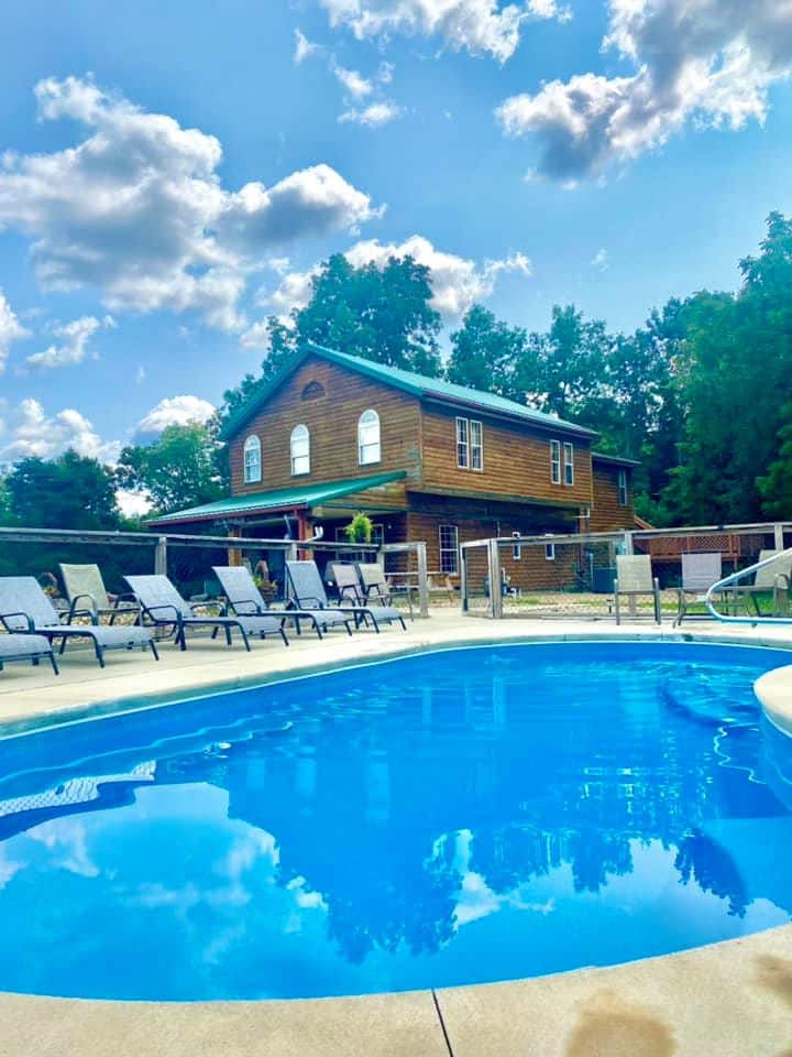 Hilltop Hideaway - Logan, OH