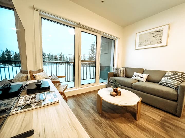 The "7" - Modern Downtown Condo - Golden
