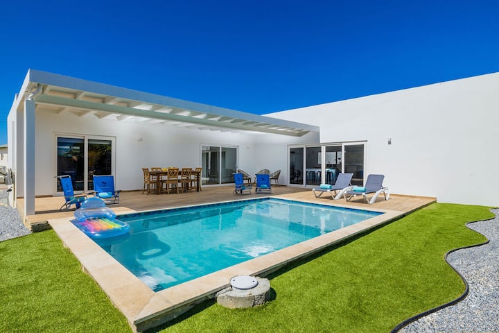 Tropical Vibes ~ Brand-new Villa ~ Pool And Patio! - Caribe