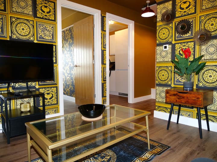Ultra Deluxe Versace Apartment Near Sheffield - Rotherham, UK