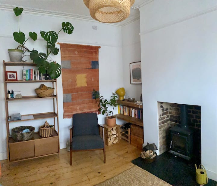 Homely One-bed Garden Flat - Bromley
