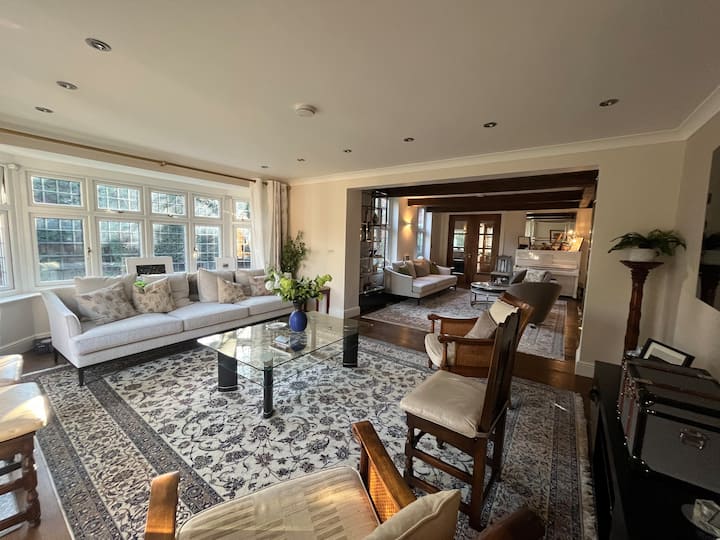 Private Rooms Available In Beaconsfield House - Beaconsfield