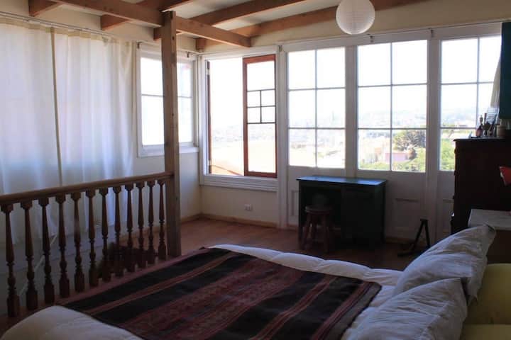 Hermosa Casa En Valparaíso Con Vista Al Mar - Valparaíso