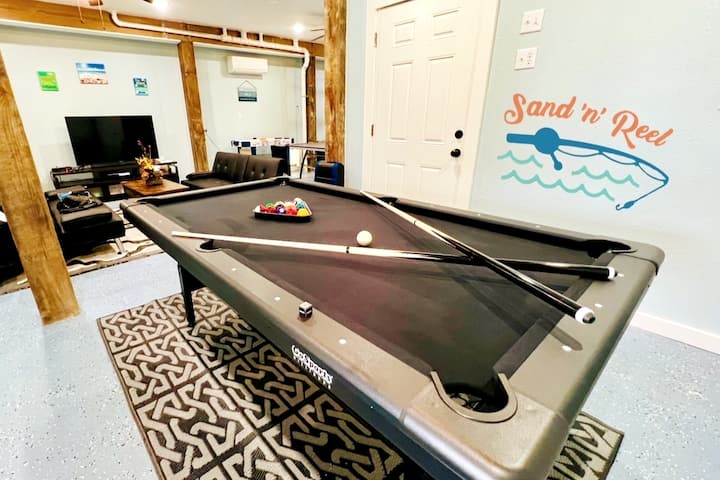 Huge Gameroom, Sleeps 8, 3 Bedrooms, Pet-friendly - Jamaica Beach, TX