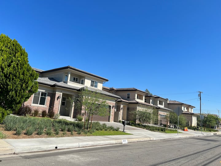 New Construction Cozy Home 4b/4.5bath - Monrovia, CA