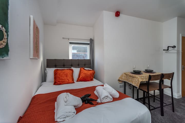 Fully Equipped Kitchen, Double Room - Port Talbot