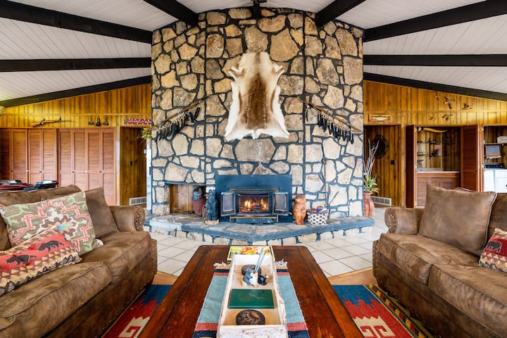 Unique Cabin, Minutes From Dt Gatlinburg - Gatlinburg, TN