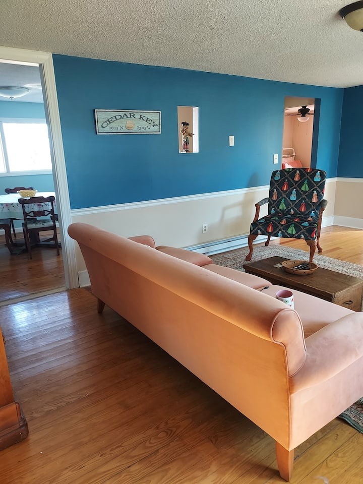 Newly Renovated Farm Cottage With Mountain Views - Strasburg, VA