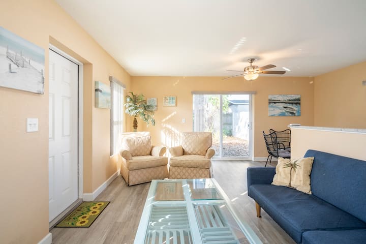 Coastal Guesthouse In St. Pete - St. Petersburg, FL