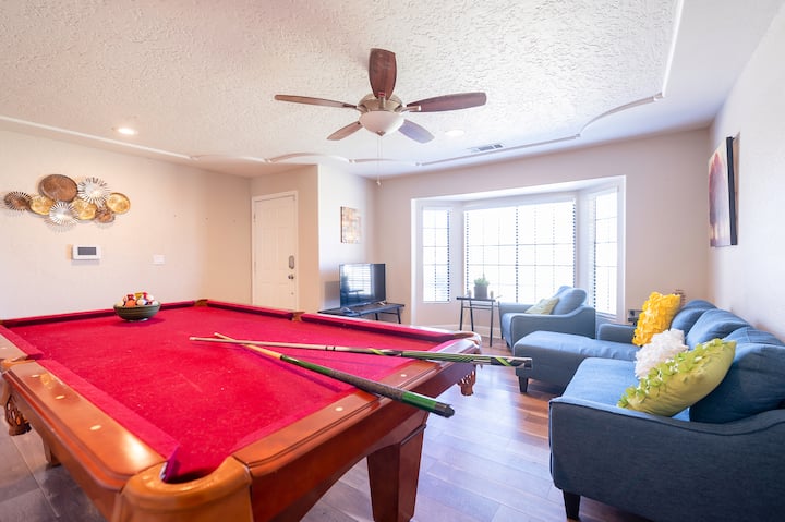 Sundial Bridge Stylish & Modern 4br Home W Arcade! - Redding, CA