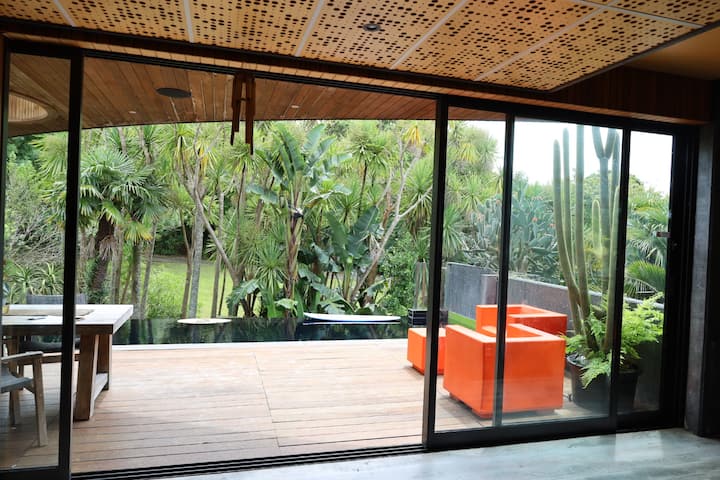 Architecturally Designed Resort - Auckland