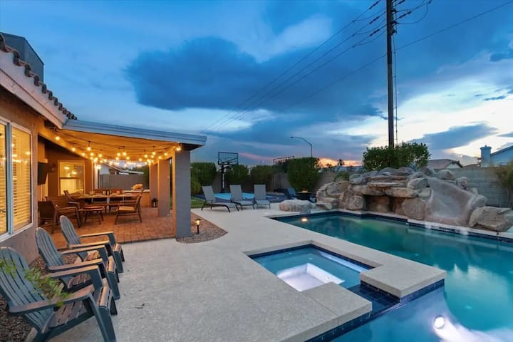 Modern Majestic Home With Pool, Spa & Basketball - 梅薩