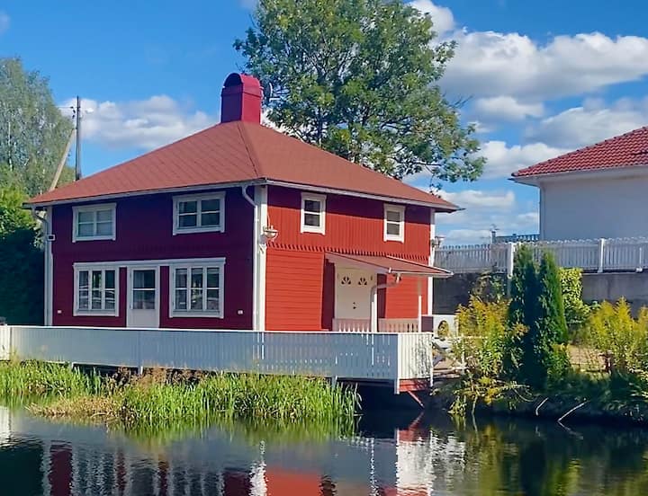 Lovely Waterfront Cottage Near Karlshamn - Karlshamn