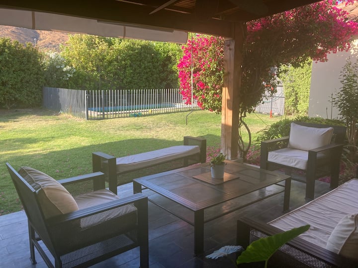 Hermosa Casa Con Piscina, Jardín Y Vista! - Colina