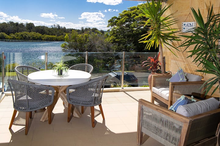 Luxury 2 Bed + 2 Bath With Stunning Lake Views - Forster